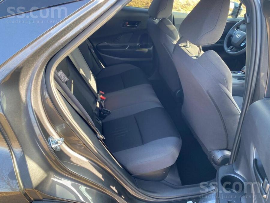 Pelēks Toyota C-HR 2025 Rīga, ar dzinēja tilpumu 1.80 L un nobraukumu 19 tūkst. km par 28400 €, foto 11 vietnē AUTOMOTO.COM.LV