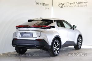 Grey Toyota C-HR 2025 in Tallinn, with an engine capacity of 1.80 L and mileage of 28 thousand km for 28700 €, photo 3 on AUTOMOTO.COM.LV
