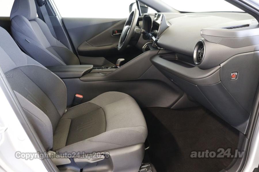 Grey Toyota C-HR 2025 in Tallinn, with an engine capacity of 1.80 L and mileage of 28 thousand km for 28700 €, photo 7 on AUTOMOTO.COM.LV