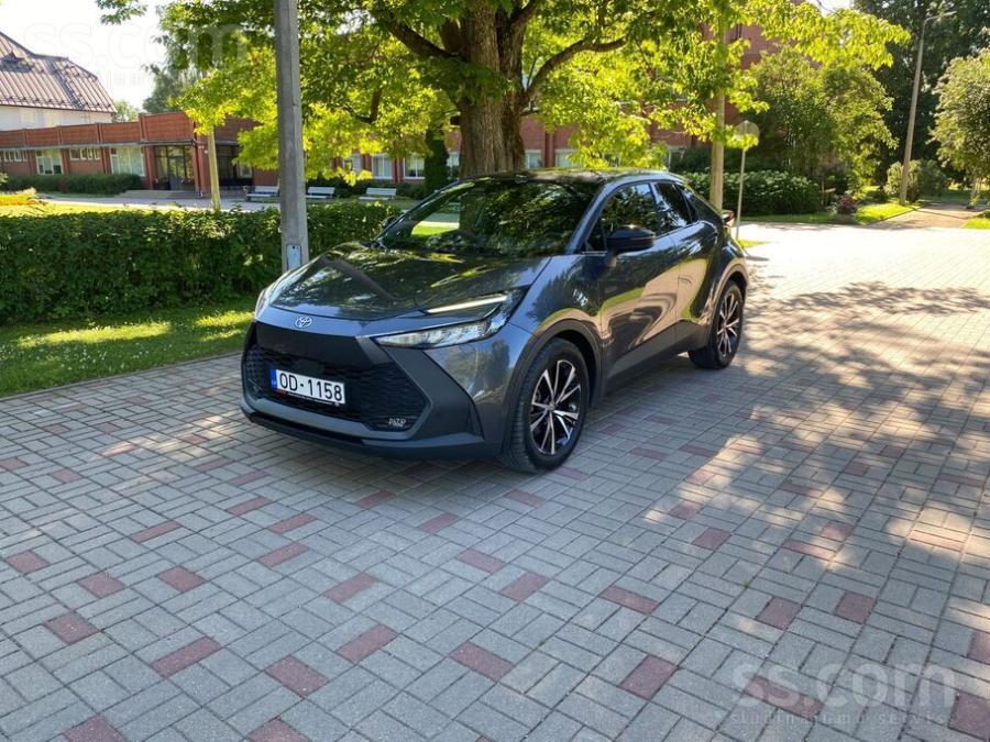 Серый Тойота C-HR 2025 в Рига, объемом двигателя 1.80 л и пробегом 20 тыс. км за 28400 €, фото 1 на AUTOMOTO.COM.LV