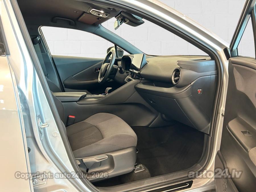 Pelēks Toyota C-HR 2025 Pērnava, ar dzinēja tilpumu 1.80 L un nobraukumu 26 tūkst. km par 28990 €, foto 7 vietnē AUTOMOTO.COM.LV