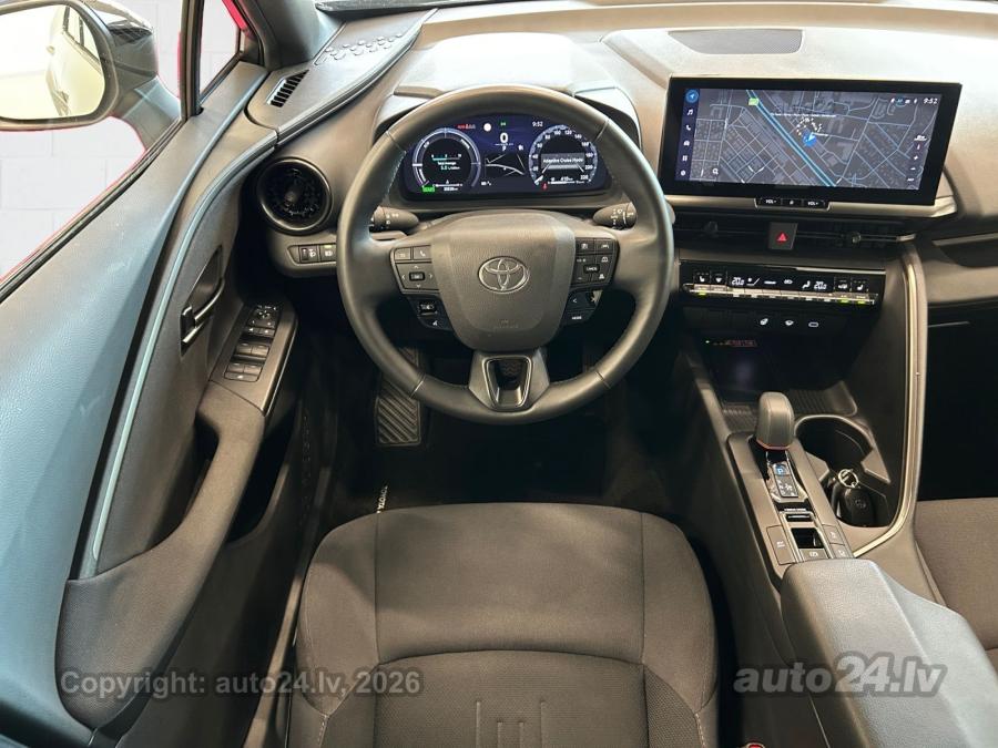 Pelēks Toyota C-HR 2025 Pērnava, ar dzinēja tilpumu 1.80 L un nobraukumu 26 tūkst. km par 28990 €, foto 10 vietnē AUTOMOTO.COM.LV
