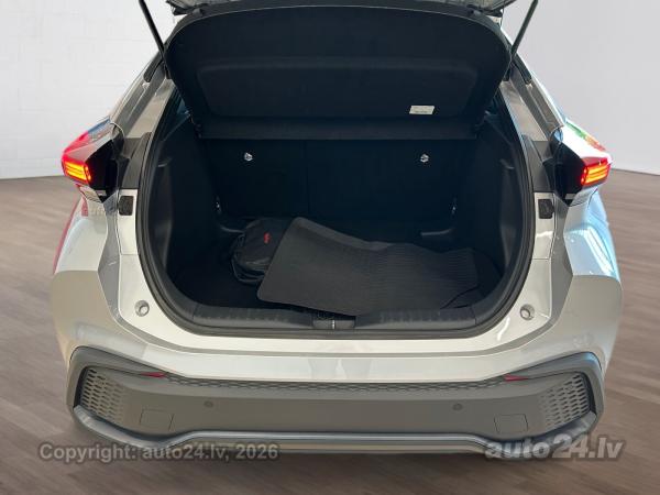 Серый Тойота C-HR 2025 в Пярну, объемом двигателя 1.80 л и пробегом 26 тыс. км за 28990 €, фото 10 на AUTOMOTO.COM.LV