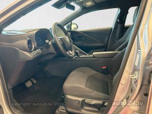 Pelēks Toyota C-HR 2025 Pērnava, ar dzinēja tilpumu 1.80 L un nobraukumu 26 tūkst. km par 28990 €, foto 12 vietnē AUTOMOTO.COM.LV