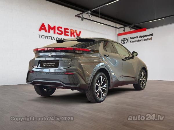 Toyota C-HR 2025 in Tartu on AUTOMOTO.COM.LV Grey Toyota C-HR 2025 in Tartu, with an engine capacity of 1.80 L and mileage of 23 thousand km for 28990 €, photo 3 on AUTOMOTO.COM.LV