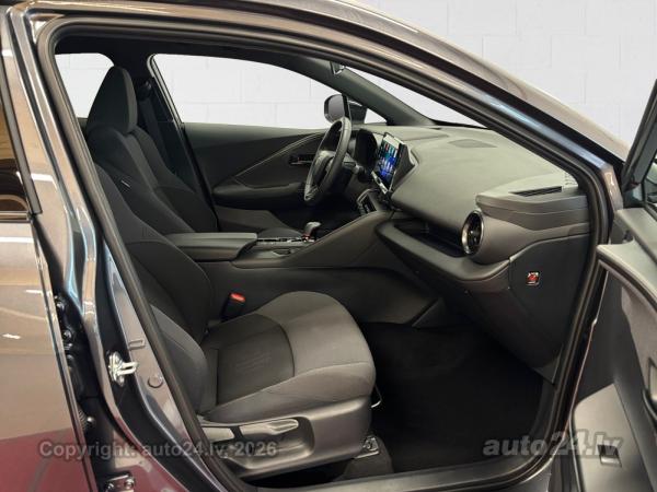 Toyota C-HR 2025 in Tartu on AUTOMOTO.COM.LV Grey Toyota C-HR 2025 in Tartu, with an engine capacity of 1.80 L and mileage of 23 thousand km for 28990 €, photo 7 on AUTOMOTO.COM.LV