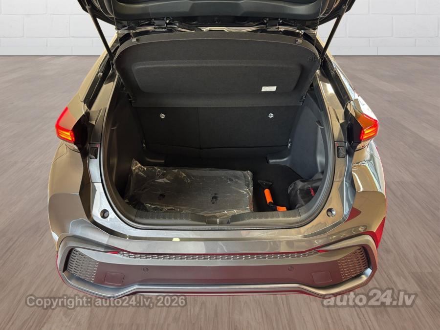 Серый Тойота C-HR 2025 в Тарту, объемом двигателя 1.80 л и пробегом 23 тыс. км за 28990 €, фото 11 на AUTOMOTO.COM.LV