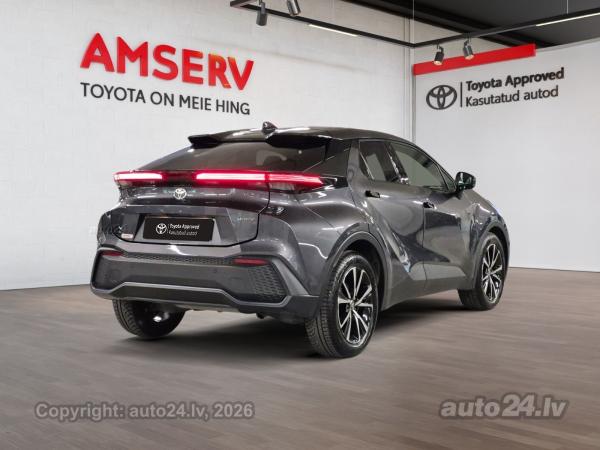 Pelēks Toyota C-HR 2025 Tallina, ar dzinēja tilpumu 1.80 L un nobraukumu 25 tūkst. km par 28990 €, foto 3 vietnē AUTOMOTO.COM.LV