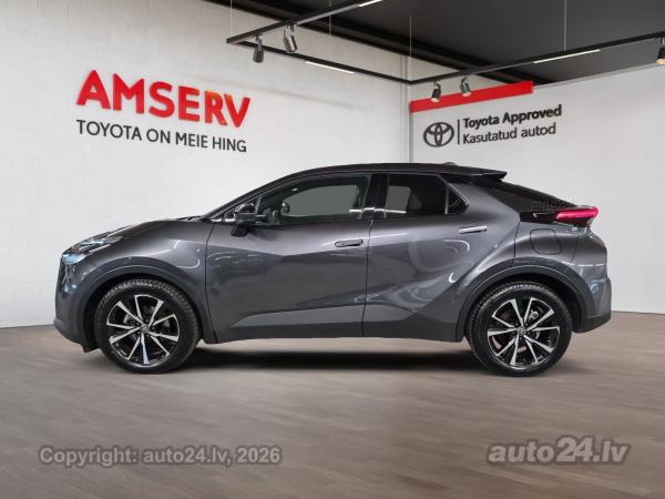 Pelēks Toyota C-HR 2025 Tallina, ar dzinēja tilpumu 1.80 L un nobraukumu 25 tūkst. km par 28990 €, foto 4 vietnē AUTOMOTO.COM.LV