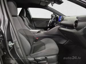 Grey Toyota C-HR 2025 in Tallinn, with an engine capacity of 1.80 L and mileage of 25 thousand km for 28990 €, photo 7 on AUTOMOTO.COM.LV