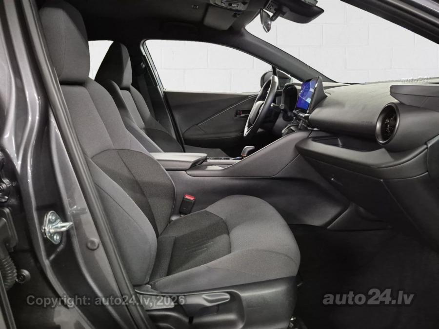 Grey Toyota C-HR 2025 in Tallinn, with an engine capacity of 1.80 L and mileage of 25 thousand km for 28990 €, photo 7 on AUTOMOTO.COM.LV