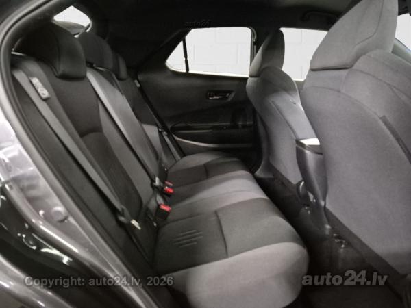 Pelēks Toyota C-HR 2025 Tallina, ar dzinēja tilpumu 1.80 L un nobraukumu 25 tūkst. km par 28990 €, foto 8 vietnē AUTOMOTO.COM.LV