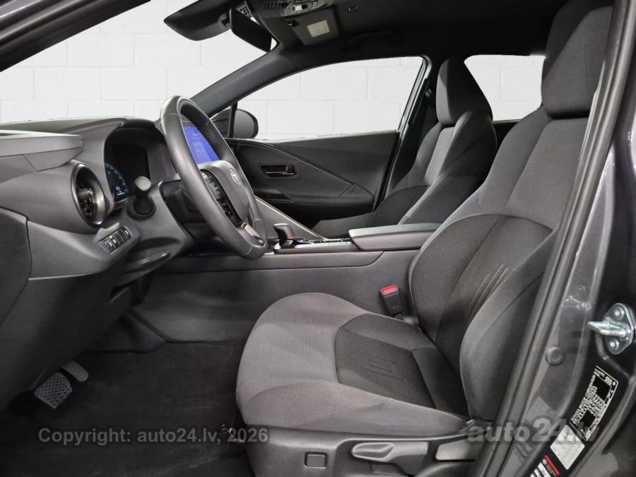 Grey Toyota C-HR 2025 in Tallinn, with an engine capacity of 1.80 L and mileage of 25 thousand km for 28990 €, photo 12 on AUTOMOTO.COM.LV