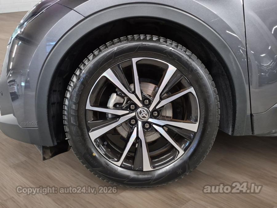 Grey Toyota C-HR 2025 in Tallinn, with an engine capacity of 1.80 L and mileage of 25 thousand km for 28990 €, photo 16 on AUTOMOTO.COM.LV