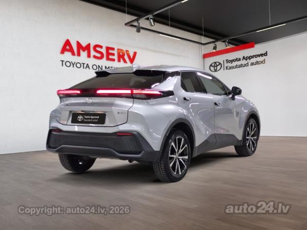 Pelēks Toyota C-HR 2025 Tallina, ar dzinēja tilpumu 1.80 L un nobraukumu 23 tūkst. km par 28990 €, foto 3 vietnē AUTOMOTO.COM.LV