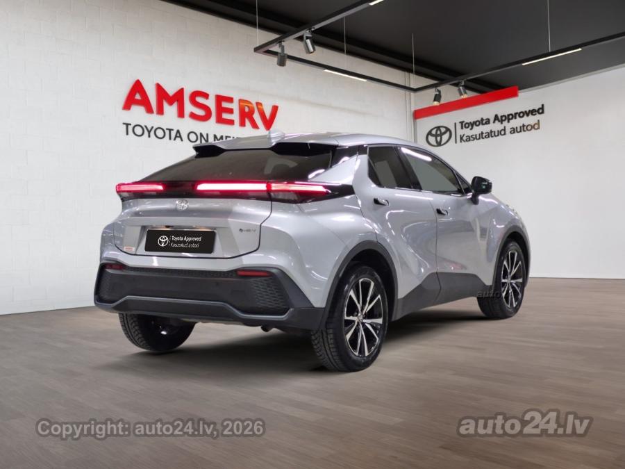 Pelēks Toyota C-HR 2025 Tallina, ar dzinēja tilpumu 1.80 L un nobraukumu 23 tūkst. km par 28990 €, foto 3 vietnē AUTOMOTO.COM.LV