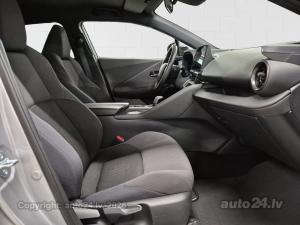 Pelēks Toyota C-HR 2025 Tallina, ar dzinēja tilpumu 1.80 L un nobraukumu 23 tūkst. km par 28990 €, foto 7 vietnē AUTOMOTO.COM.LV