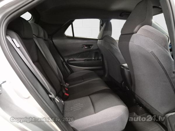 Pelēks Toyota C-HR 2025 Tallina, ar dzinēja tilpumu 1.80 L un nobraukumu 23 tūkst. km par 28990 €, foto 8 vietnē AUTOMOTO.COM.LV