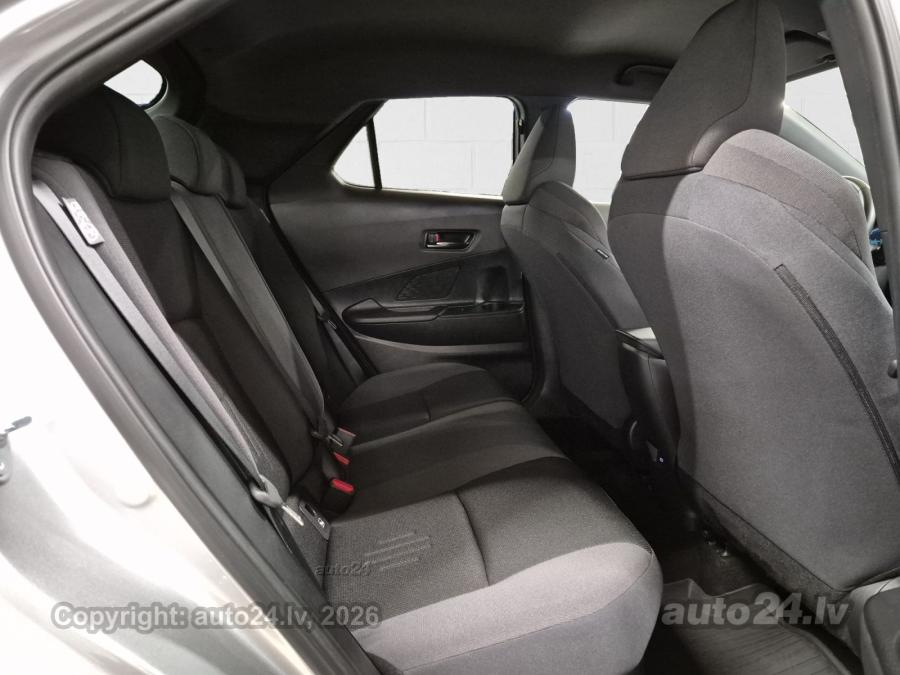 Pelēks Toyota C-HR 2025 Tallina, ar dzinēja tilpumu 1.80 L un nobraukumu 23 tūkst. km par 28990 €, foto 8 vietnē AUTOMOTO.COM.LV