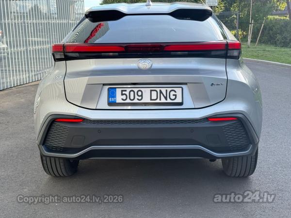Grey Toyota C-HR 2025 in Tallinn, with an engine capacity of 1.80 L and mileage of 17 thousand km for 28900 €, photo 4 on AUTOMOTO.COM.LV