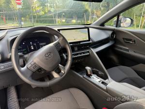 Pelēks Toyota C-HR 2025 Tallina, ar dzinēja tilpumu 1.80 L un nobraukumu 17 tūkst. km par 28900 €, foto 6 vietnē AUTOMOTO.COM.LV