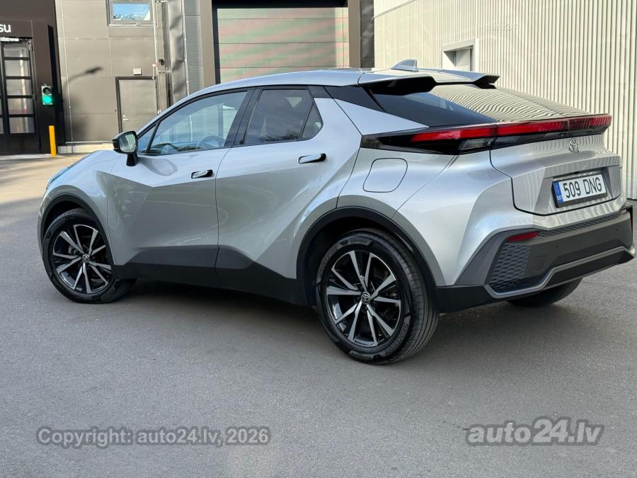 Pelēks Toyota C-HR 2025 Tallina, ar dzinēja tilpumu 1.80 L un nobraukumu 17 tūkst. km par 28900 €, foto 8 vietnē AUTOMOTO.COM.LV