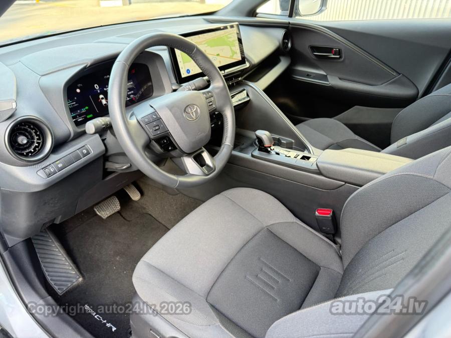 Pelēks Toyota C-HR 2025 Tallina, ar dzinēja tilpumu 1.80 L un nobraukumu 17 tūkst. km par 28900 €, foto 9 vietnē AUTOMOTO.COM.LV