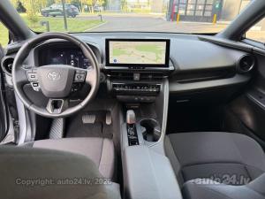 Pelēks Toyota C-HR 2025 Tallina, ar dzinēja tilpumu 1.80 L un nobraukumu 17 tūkst. km par 28900 €, foto 10 vietnē AUTOMOTO.COM.LV