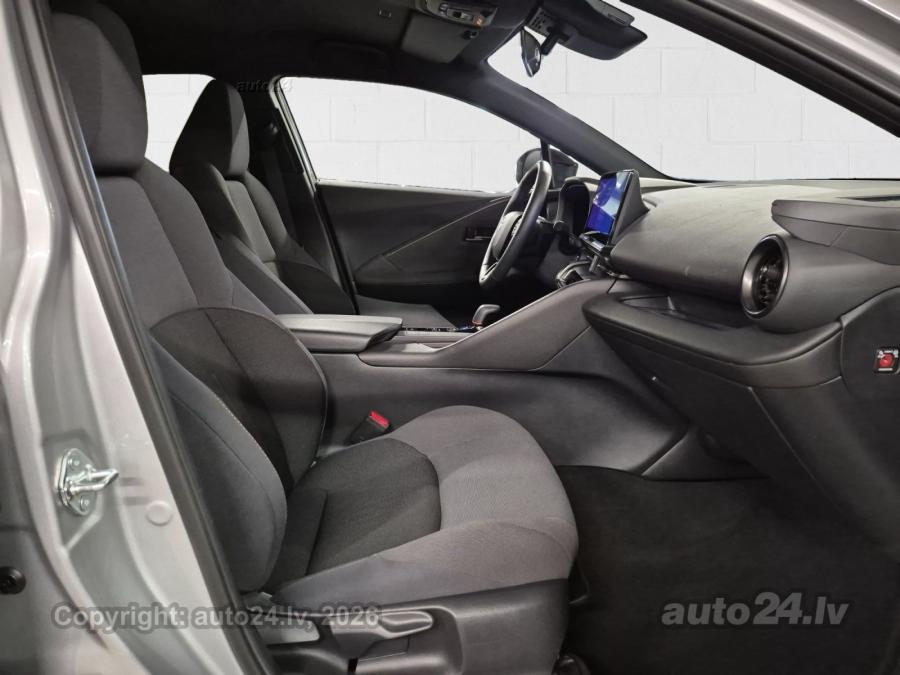 Серый Тойота C-HR 2025 в Таллин, объемом двигателя 1.80 л и пробегом 24 тыс. км за 28990 €, фото 6 на AUTOMOTO.COM.LV