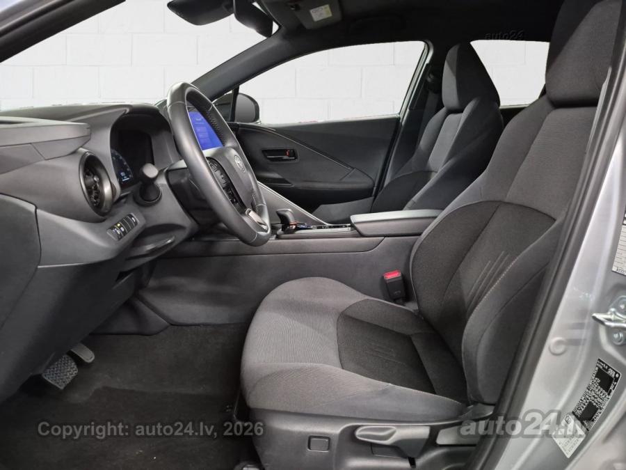 Серый Тойота C-HR 2025 в Таллин, объемом двигателя 1.80 л и пробегом 24 тыс. км за 28990 €, фото 11 на AUTOMOTO.COM.LV