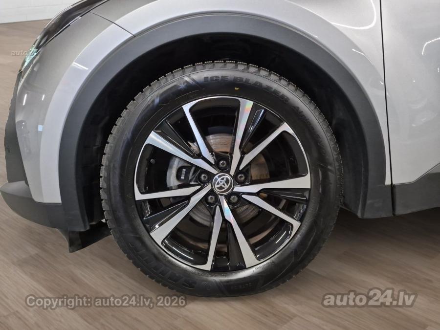 Серый Тойота C-HR 2025 в Таллин, объемом двигателя 1.80 л и пробегом 24 тыс. км за 28990 €, фото 15 на AUTOMOTO.COM.LV