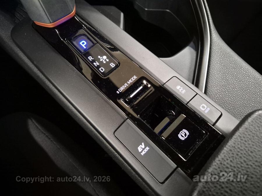 Серый Тойота C-HR 2025 в Таллин, объемом двигателя 1.80 л и пробегом 24 тыс. км за 28990 €, фото 17 на AUTOMOTO.COM.LV