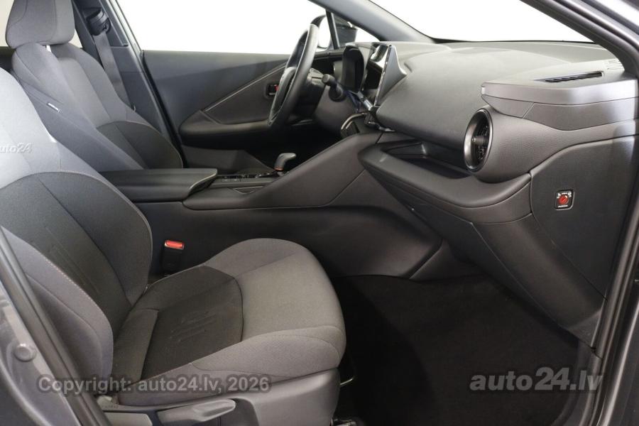 Grey Toyota C-HR 2025 in Tallinn, with an engine capacity of 1.99 L and mileage of 37 thousand km for 35800 €, photo 7 on AUTOMOTO.COM.LV