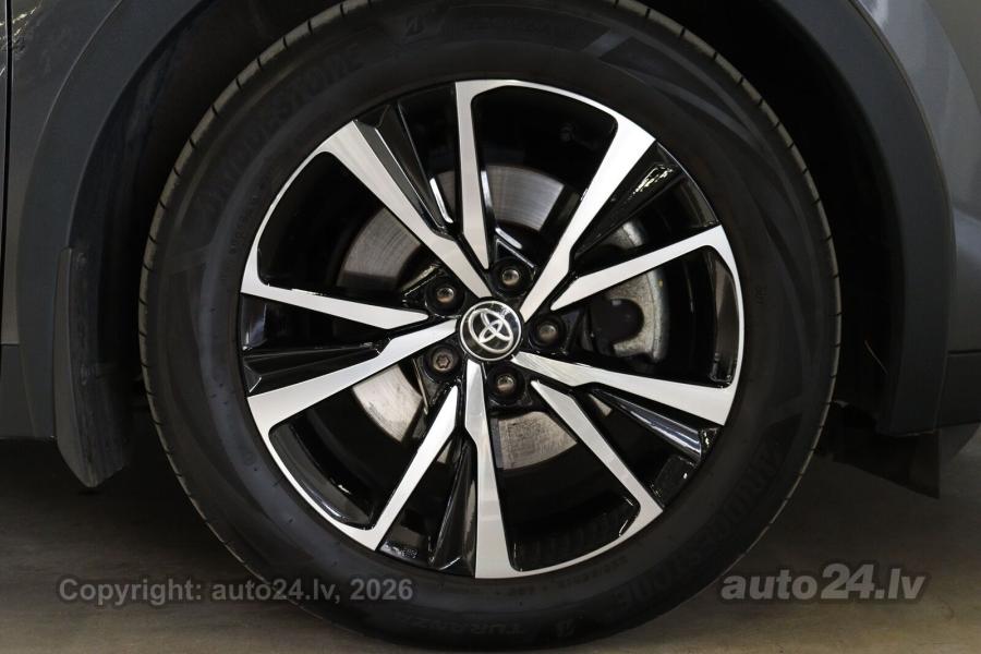 Grey Toyota C-HR 2025 in Tallinn, with an engine capacity of 1.99 L and mileage of 37 thousand km for 35800 €, photo 16 on AUTOMOTO.COM.LV