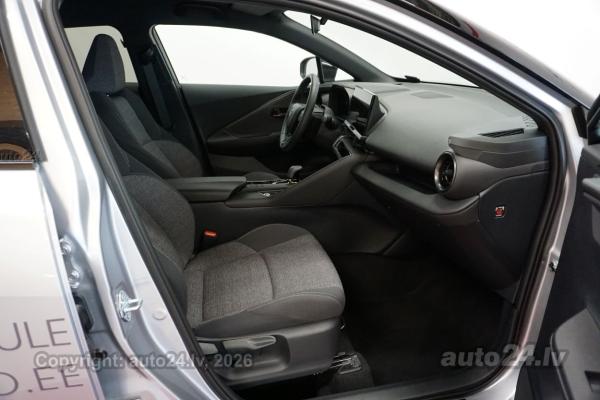 Pelēks Toyota C-HR 2026 Tartu, ar dzinēja tilpumu 1.80 L un nobraukumu 10 tūkst. km par 37900 €, foto 6 vietnē AUTOMOTO.COM.LV
