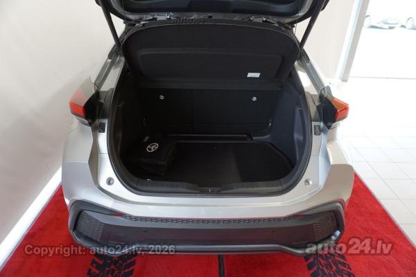 Pelēks Toyota C-HR 2026 Tartu, ar dzinēja tilpumu 1.80 L un nobraukumu 10 tūkst. km par 37900 €, foto 10 vietnē AUTOMOTO.COM.LV