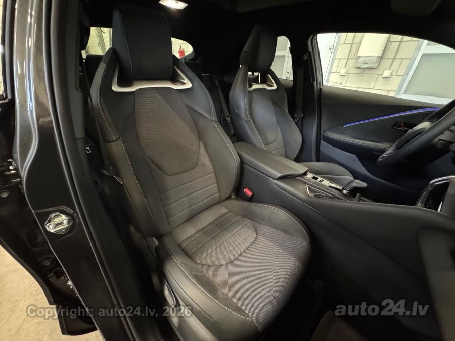 Pelēks Toyota C-HR 2026 Tallina, ar dzinēja tilpumu 2.00 L un nobraukumu 11 tūkst. km par 41900 €, foto 3 vietnē AUTOMOTO.COM.LV