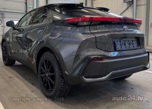 Pelēks Toyota C-HR 2026 Tallina, ar dzinēja tilpumu 2.00 L un nobraukumu 11 tūkst. km par 41900 €, foto 4 vietnē AUTOMOTO.COM.LV