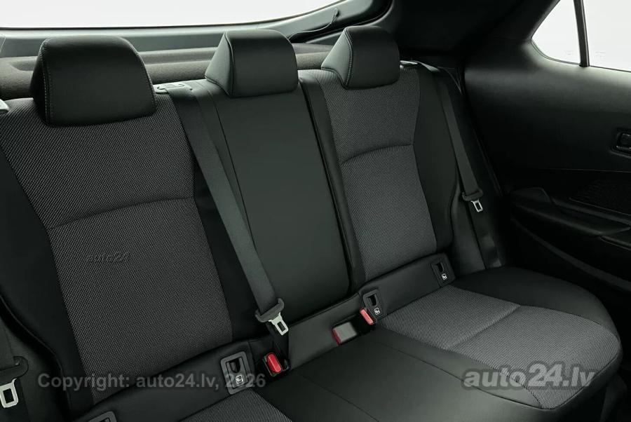 Pelēks Toyota C-HR 2026 Tallina, ar dzinēja tilpumu 2.00 L un nobraukumu 11 tūkst. km par 41900 €, foto 7 vietnē AUTOMOTO.COM.LV
