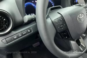 Pelēks Toyota C-HR 2026 Tallina, ar dzinēja tilpumu 2.00 L un nobraukumu 11 tūkst. km par 41900 €, foto 10 vietnē AUTOMOTO.COM.LV