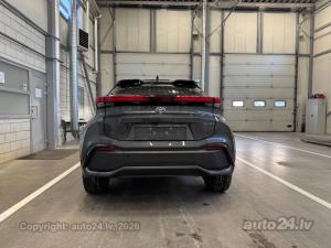 Pelēks Toyota C-HR 2026 Tallina, ar dzinēja tilpumu 2.00 L un nobraukumu 11 tūkst. km par 41900 €, foto 17 vietnē AUTOMOTO.COM.LV