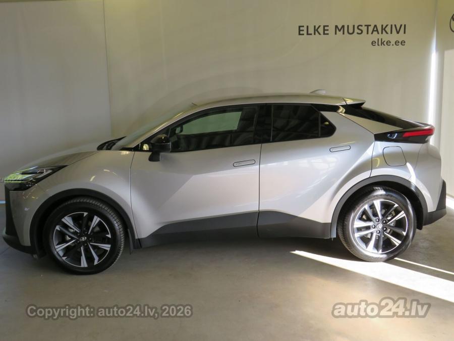 Pelēks Toyota C-HR 2026 Tallina, ar dzinēja tilpumu 1.80 L un nobraukumu 5 tūkst. km par 34900 €, foto 3 vietnē AUTOMOTO.COM.LV