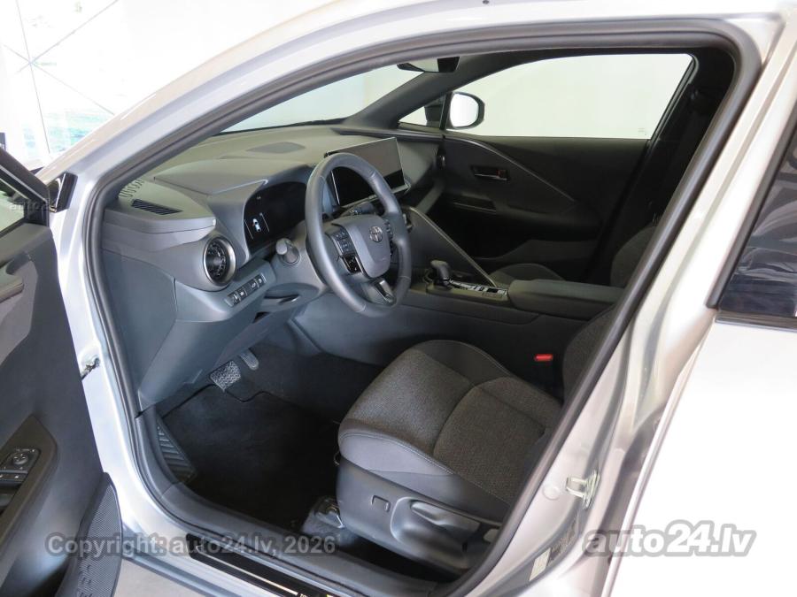 Pelēks Toyota C-HR 2026 Tallina, ar dzinēja tilpumu 1.80 L un nobraukumu 5 tūkst. km par 34900 €, foto 5 vietnē AUTOMOTO.COM.LV