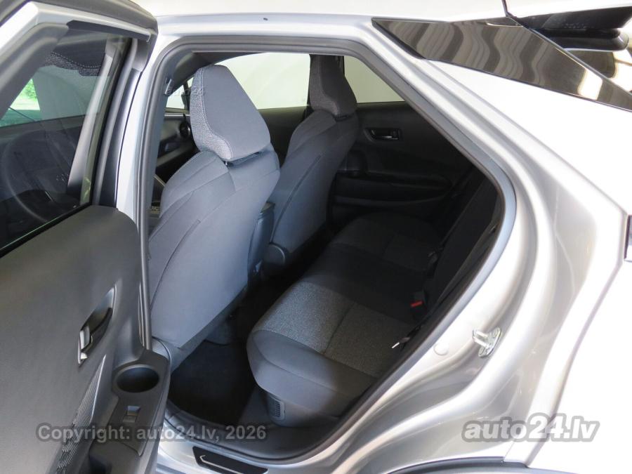 Pelēks Toyota C-HR 2026 Tallina, ar dzinēja tilpumu 1.80 L un nobraukumu 5 tūkst. km par 34900 €, foto 6 vietnē AUTOMOTO.COM.LV