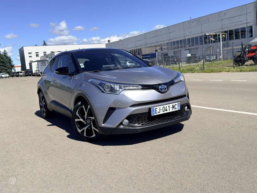 Серый Тойота C-HR 2017 в Паневежис, объемом двигателя 1.80 л и пробегом 206 тыс. км за 12990 €, фото 3 на AUTOMOTO.COM.LV