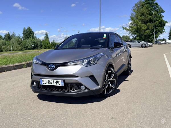 Grey Toyota C-HR 2017 in Panevezys, with an engine capacity of 1.80 L and mileage of 206 thousand km for 12990 €, photo 3 on AUTOMOTO.COM.LV