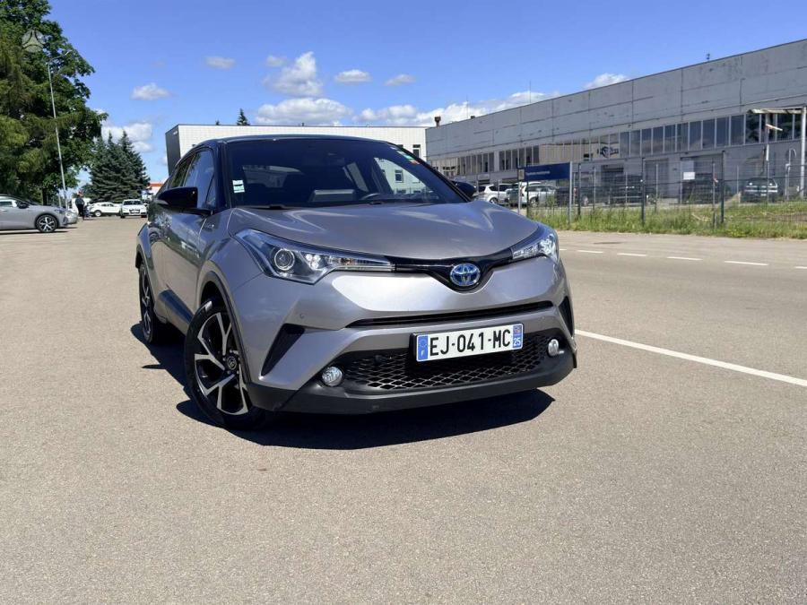 Серый Тойота C-HR 2017 в Паневежис, объемом двигателя 1.80 л и пробегом 206 тыс. км за 12990 €, фото 5 на AUTOMOTO.COM.LV