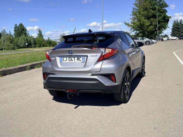 Grey Toyota C-HR 2017 in Panevezys, with an engine capacity of 1.80 L and mileage of 206 thousand km for 12990 €, photo 10 on AUTOMOTO.COM.LV