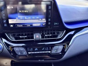 Серый Тойота C-HR 2017 в Паневежис, объемом двигателя 1.80 л и пробегом 206 тыс. км за 12990 €, фото 24 на AUTOMOTO.COM.LV