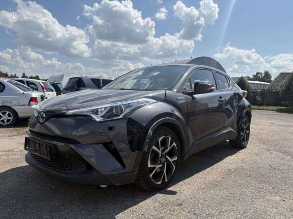 Pelēks Toyota C-HR 2018 Radviliškis, ar dzinēja tilpumu 1.80 L un nobraukumu 127 tūkst. km par 11350 €, foto 1 vietnē AUTOMOTO.COM.LV